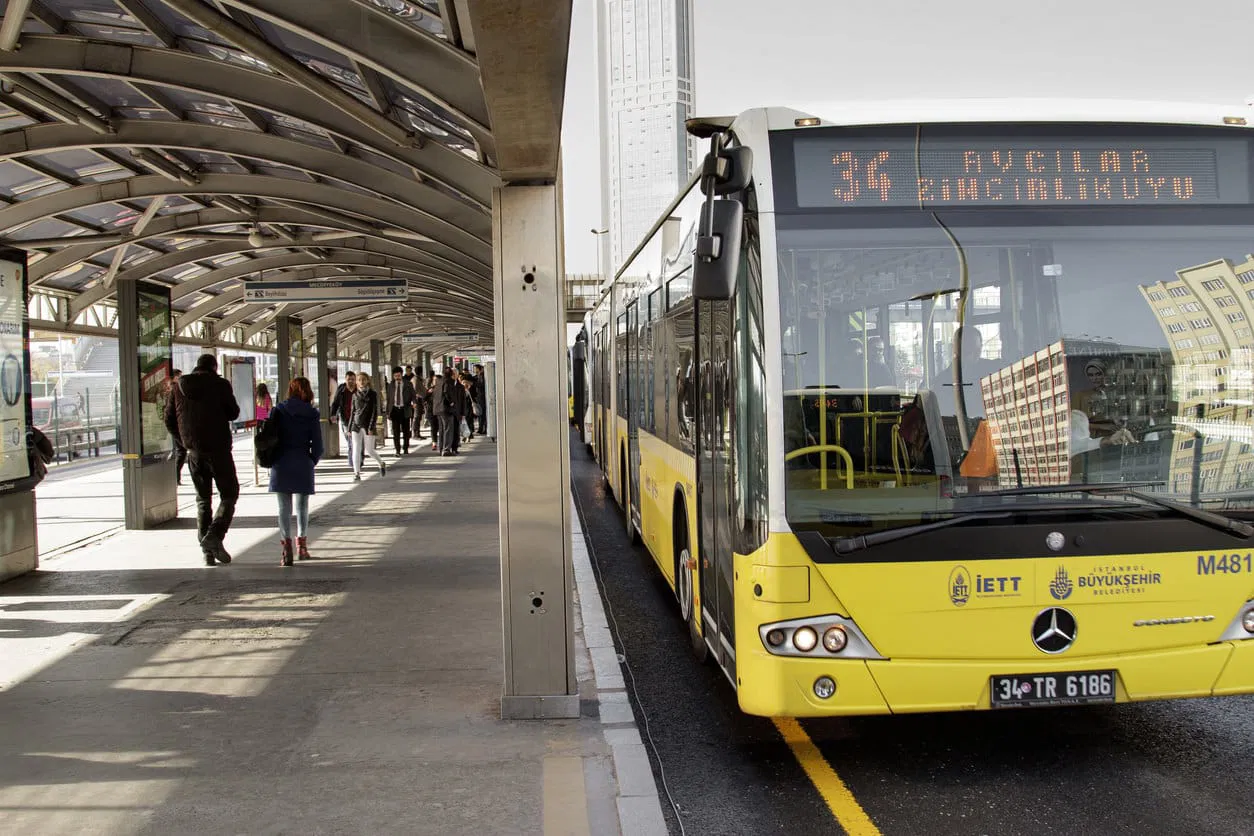 İstanbul Ulaşım Rehberi (2025): İstanbulkart, Metro–Tramvay, Otobüs ...